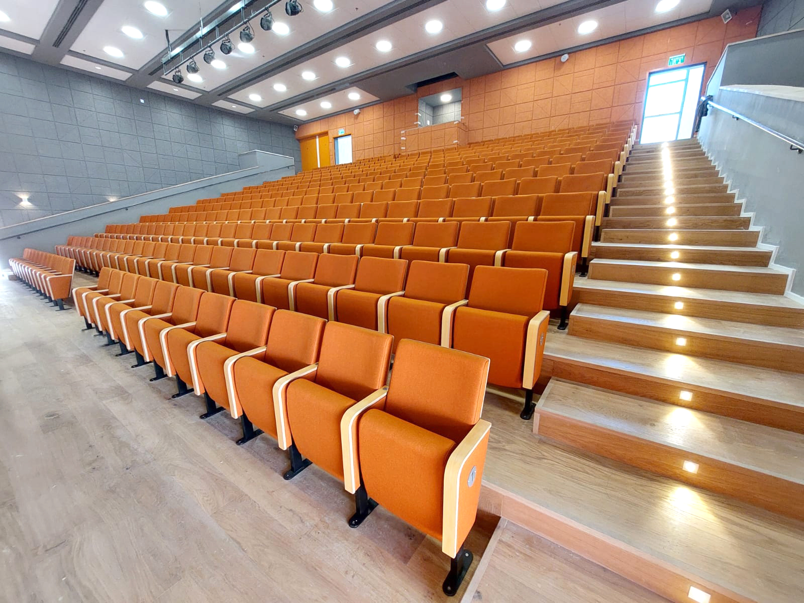 Conference hall seating & auditorium seating - Leadcom Seating